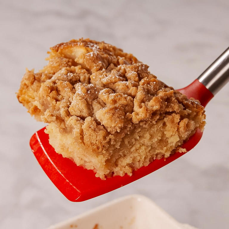 Your Fall Brunch NEEDS This Easy Apple Coffee Cake