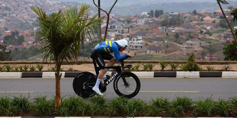 WK 2025: Jakob Söderqvist maakt favorietenrol meer dan waar in tijdrit ...