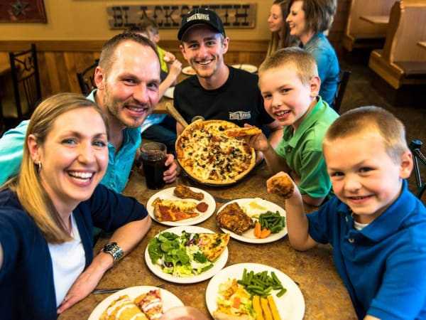 Midwest pizza and chicken buffet makes Texas debut in San Antonio