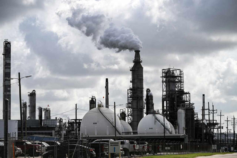 Ukraine Is Upending the Global Oil Market. Here’s Who Benefits.