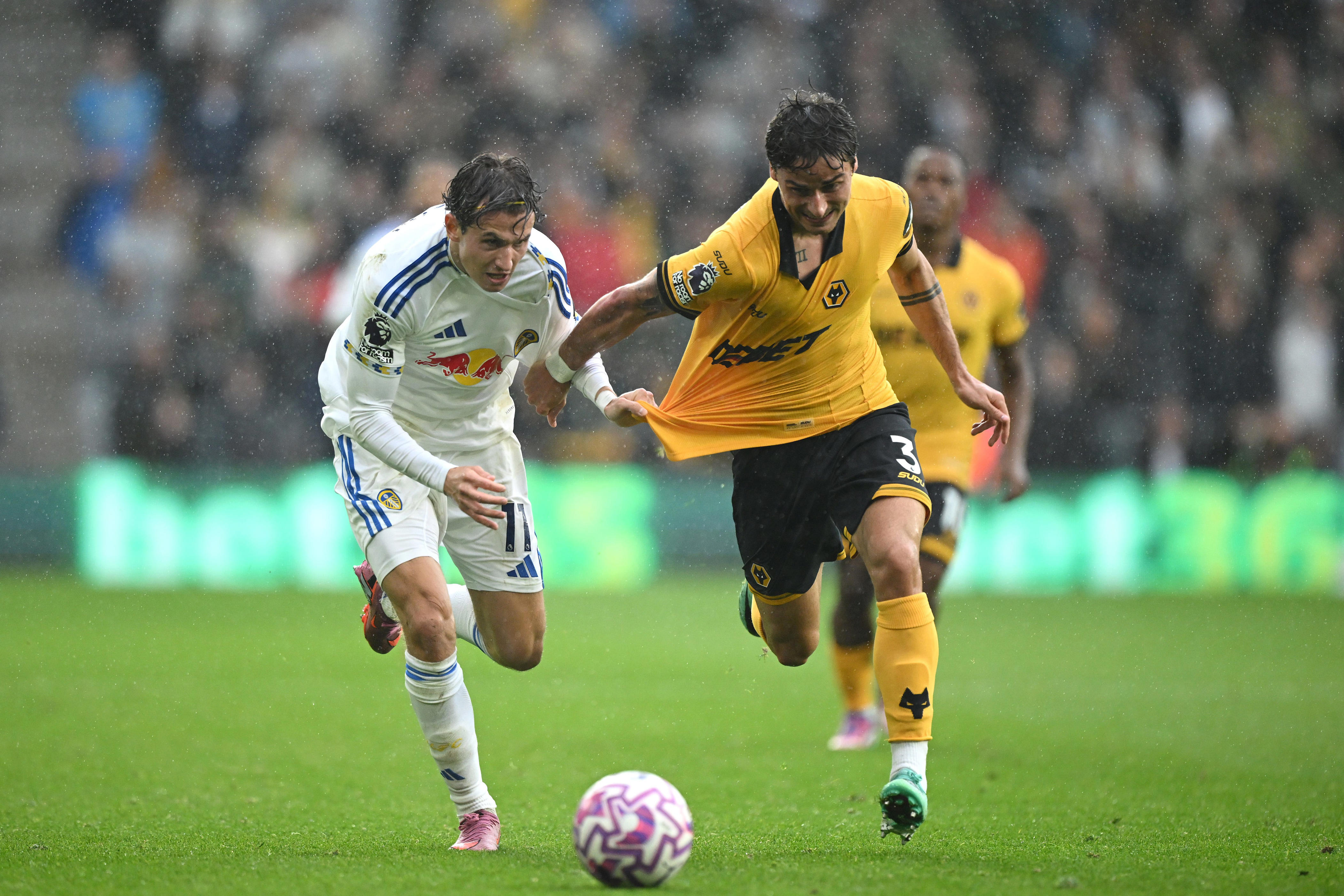 Leeds boss Farke tells fans to lay off Aaronson