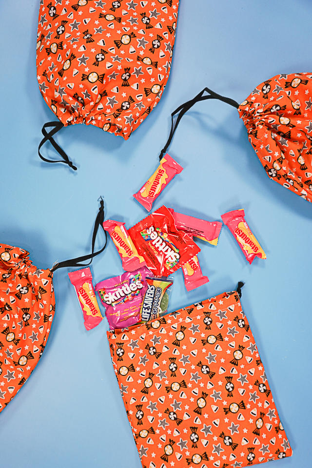 Delightful DIY Halloween Treat Bag for Candy