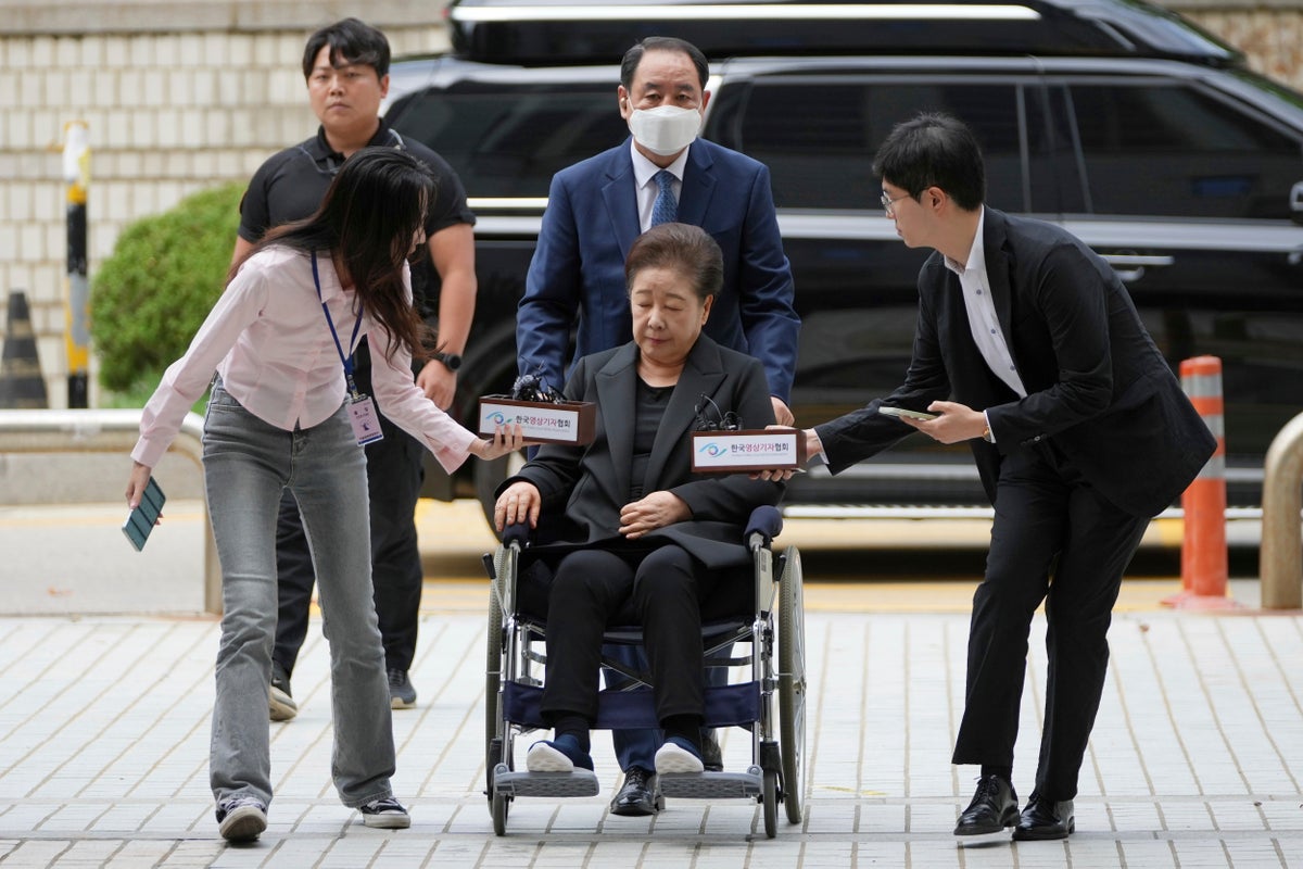 Leader of ‘Moonies’ church in South Korea arrested for bribing first lady