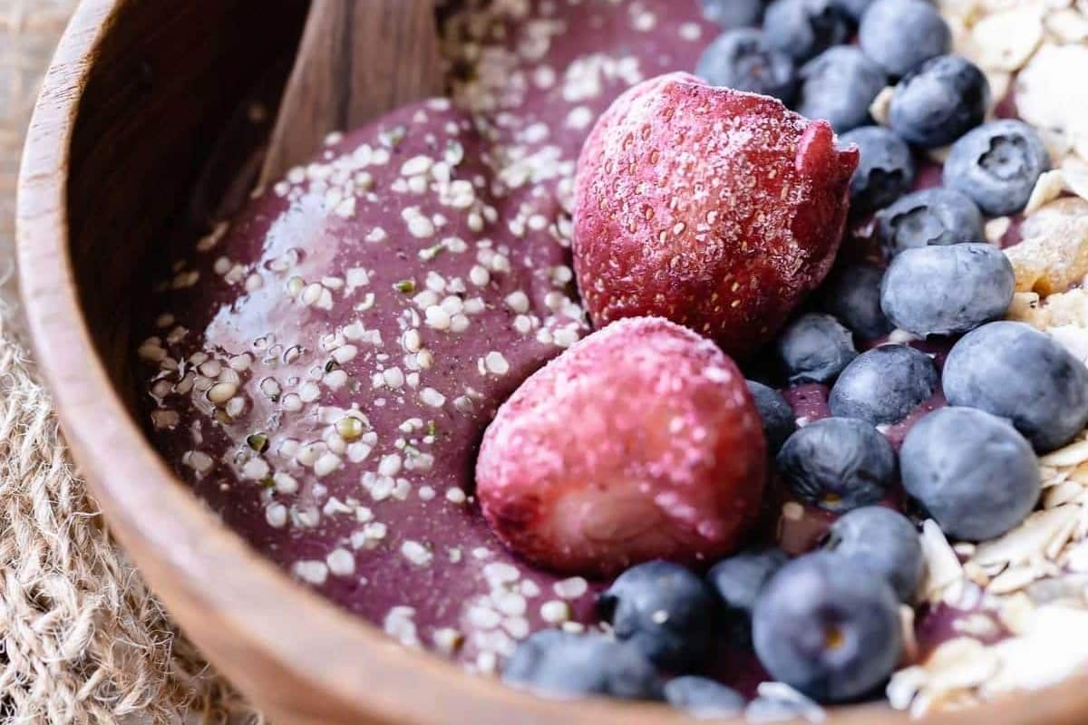 19 smoothie bowls that bring a little variety to the same old mornings