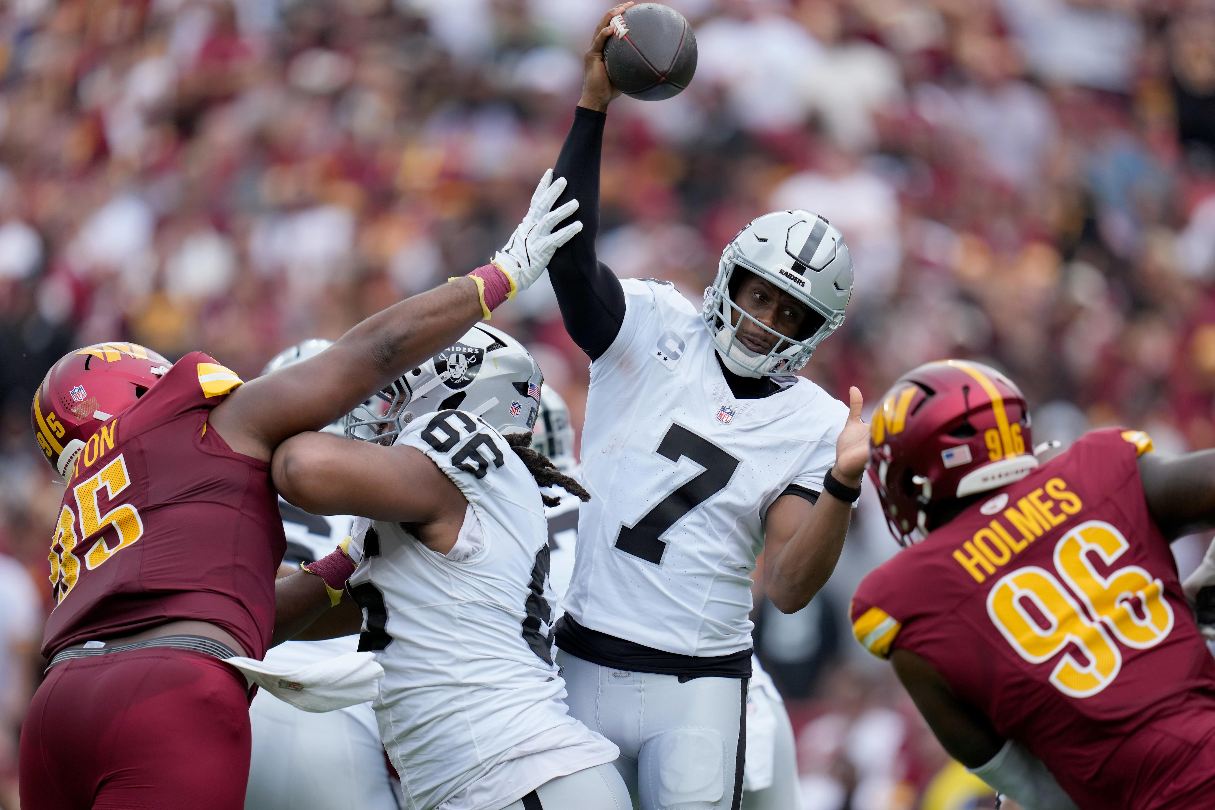 Could the Raiders cut struggling QB Geno Smith in the offseason?