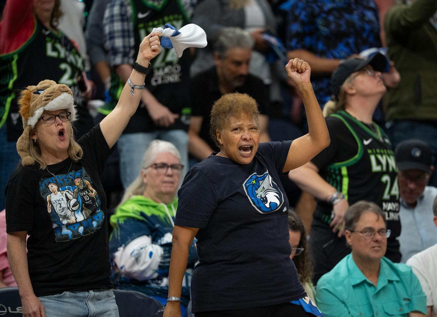 A welcoming bandwagon: New and lifelong Lynx fans rally for team ...