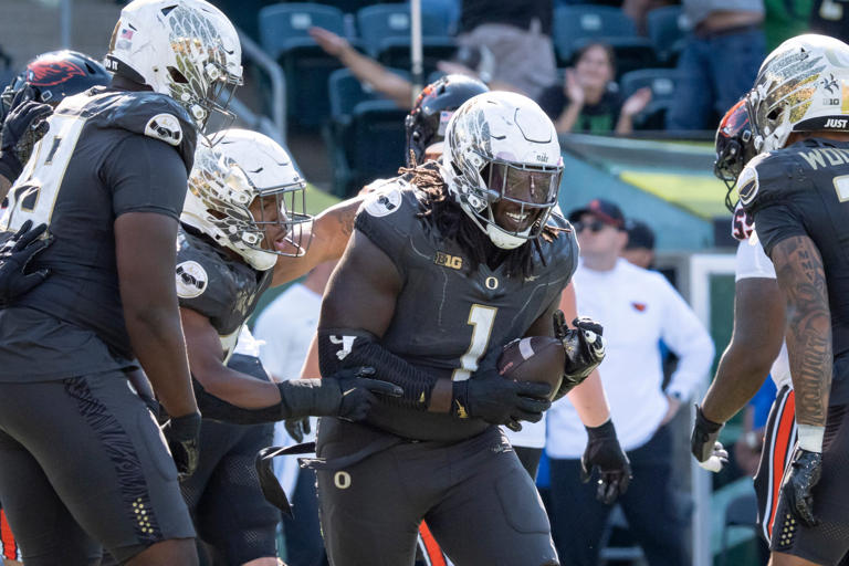 Midseason report card: Evaluating the Oregon Ducks' 2025 campaign ...