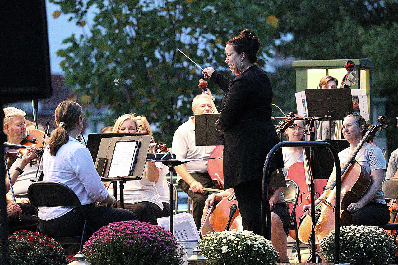 Edwardsville symphony season rolls on with Route 66 wedding tribute