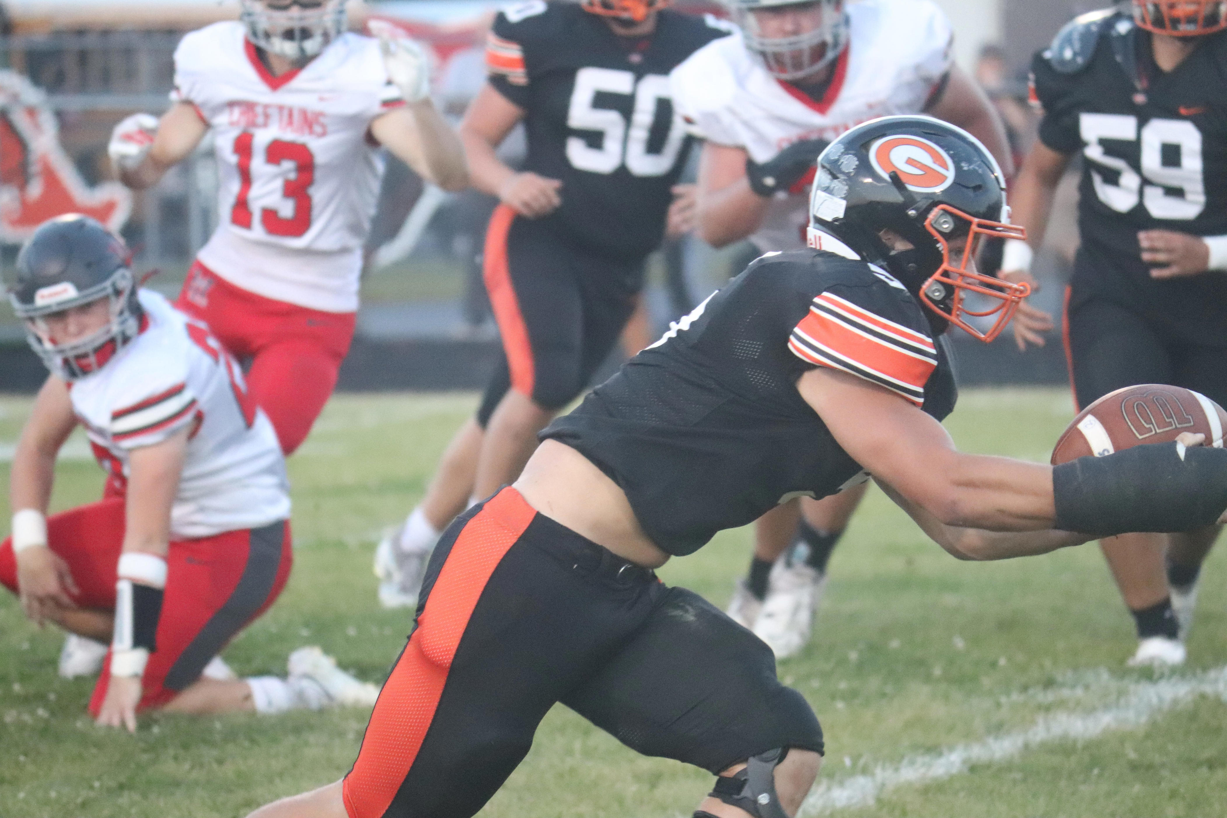 'I'm clubbing it': Gibsonburg football's Grant Smith nearly done with cast