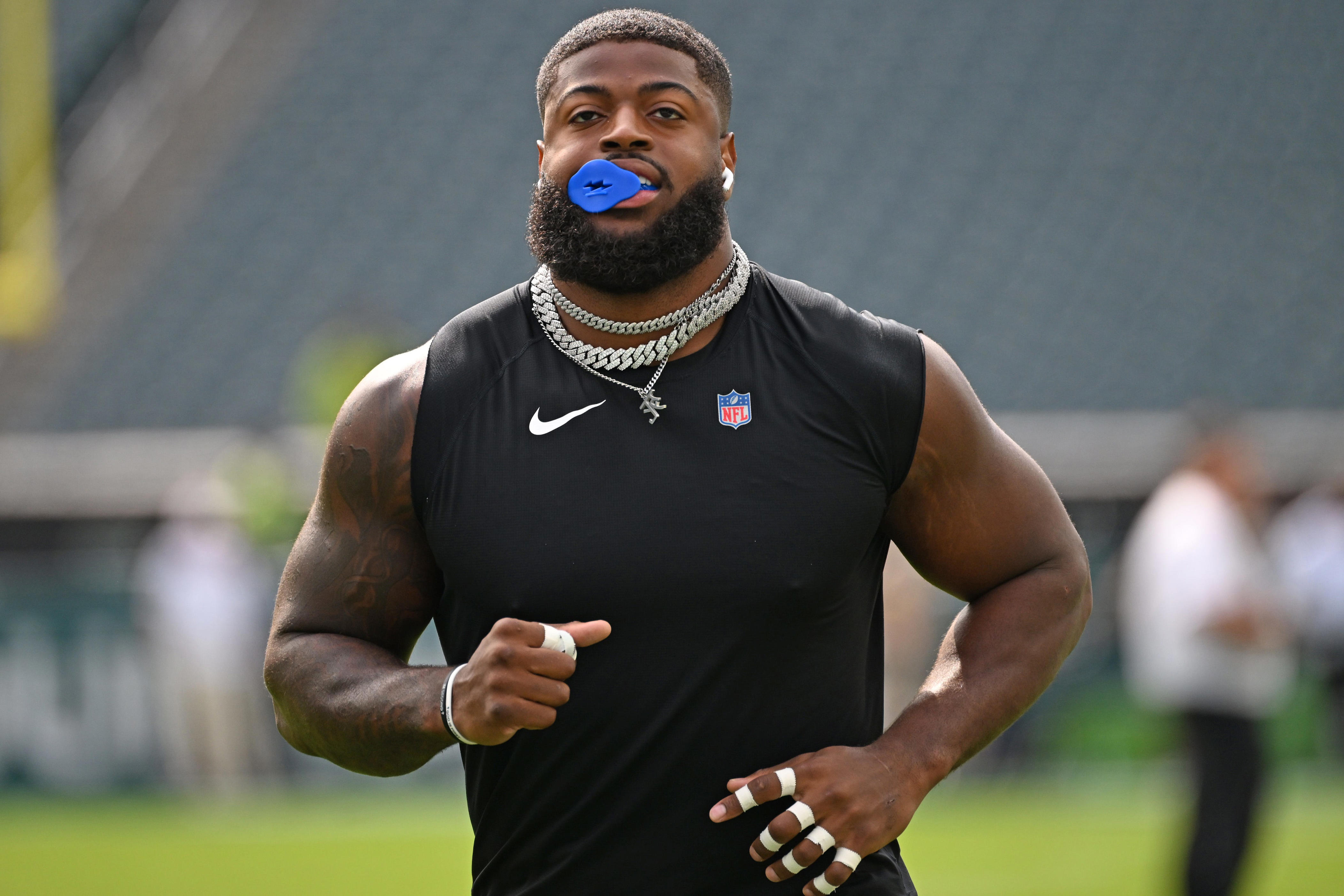 Which Rams play could play offense and defense?