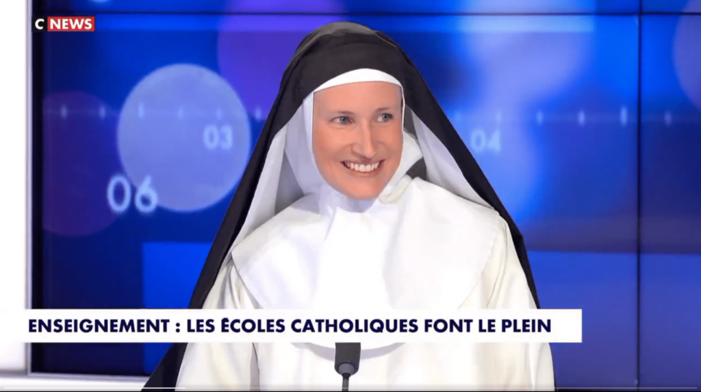 Philippe de Villiers : sa fille, Marie, bonne sœur, se dévoile aux téléspectateurs