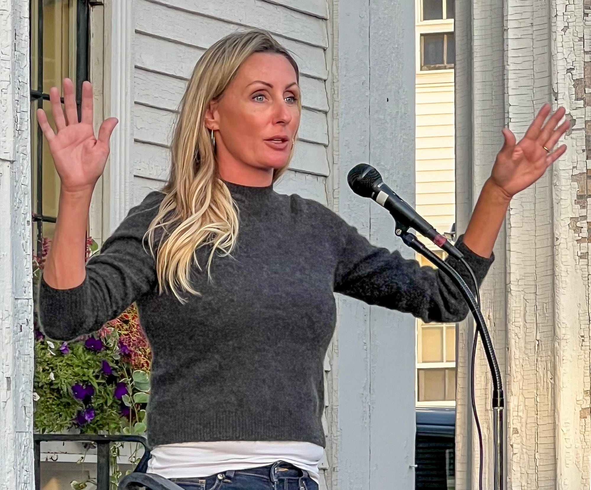 Hundreds gather in Holden for candlelight vigil honoring Charlie Kirk