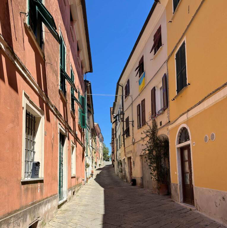 A Castelnuovo “Tre autrici nel borgo” con Lidia Ravera, Sandra ...