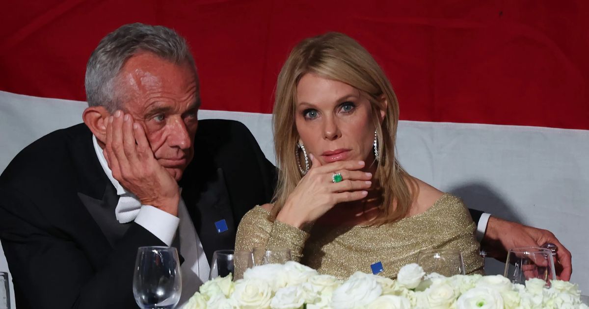 All Is Not Well Between Cheryl Hines and RFK Jr. – Marriage Coach Spots ...