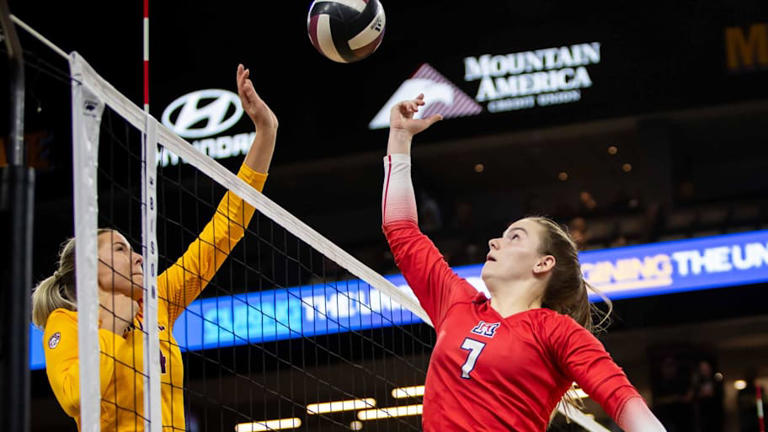Arizona Volleyball Can't Stop Skid, Falls Again to Nebraska