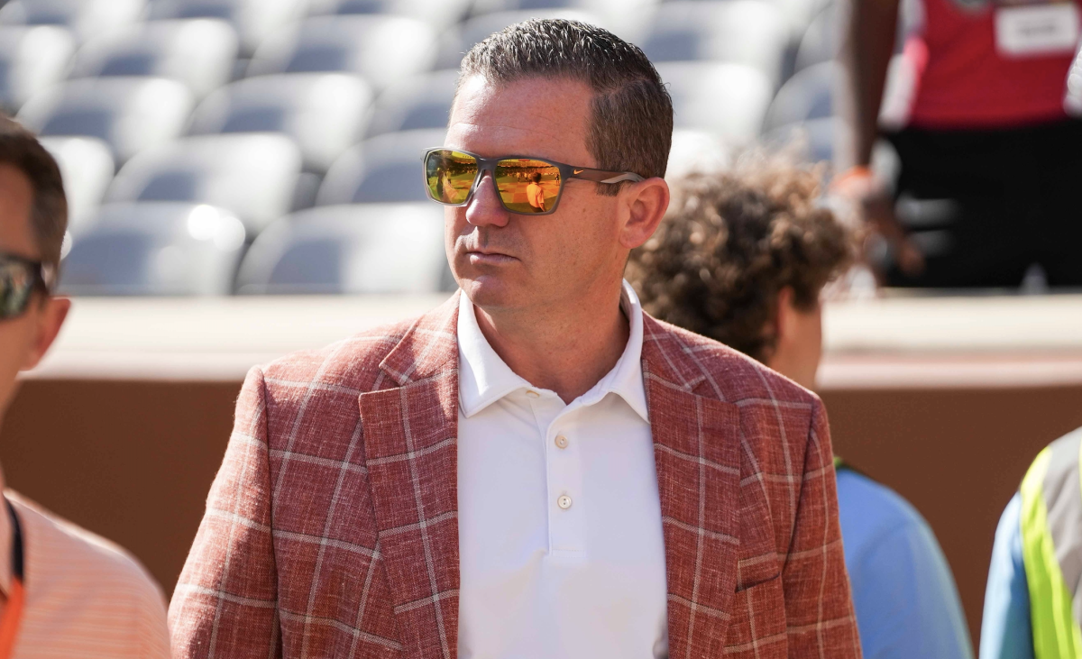 Tennessee athletic director Danny White proves he's a man of the people ...
