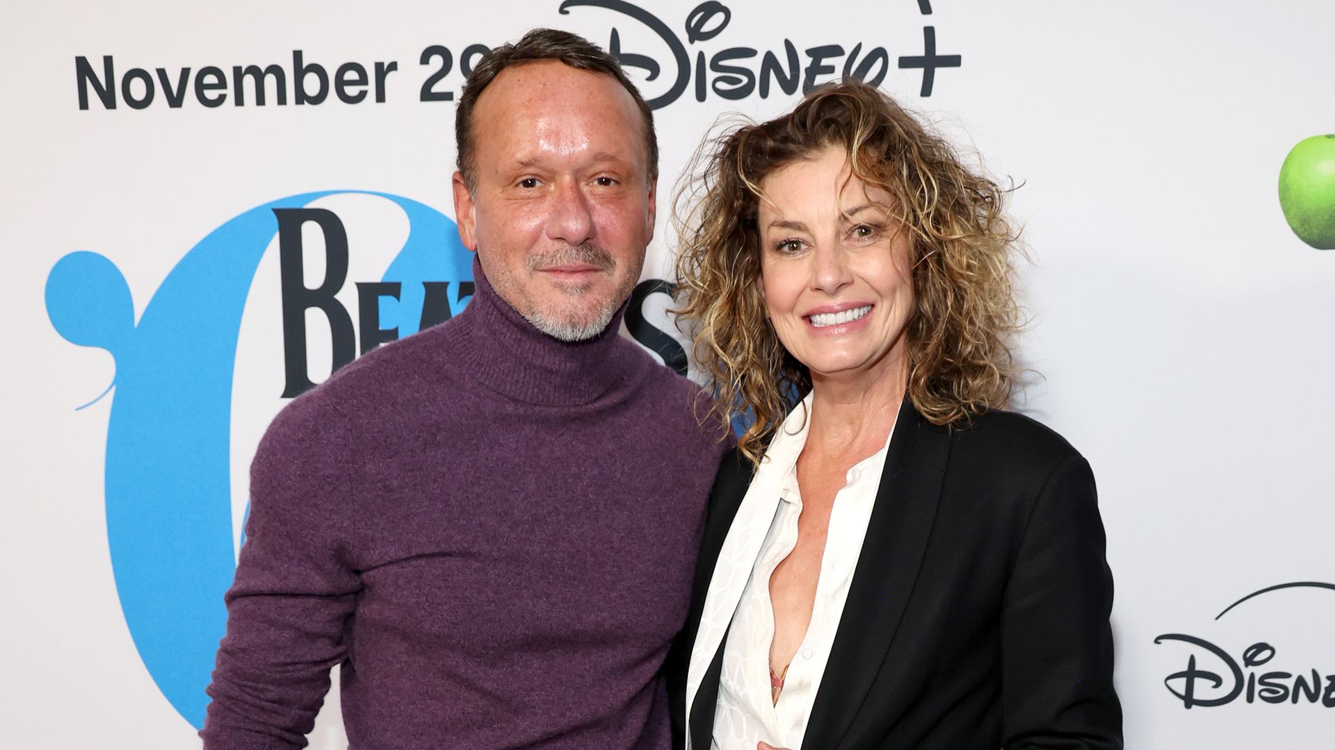 Tim McGraw shocks with appearance in new photo with Faith Hill and ...