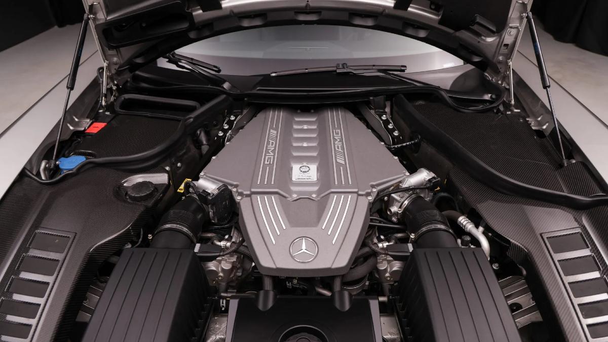 The Powerful 2011 Mercedes-Benz SLS AMG Gullwing in Photos