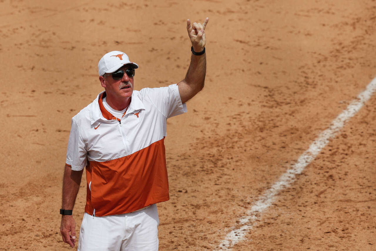 Mike White, Texas softball get pledge from 2027 pitcher Brooklynn Hagerty