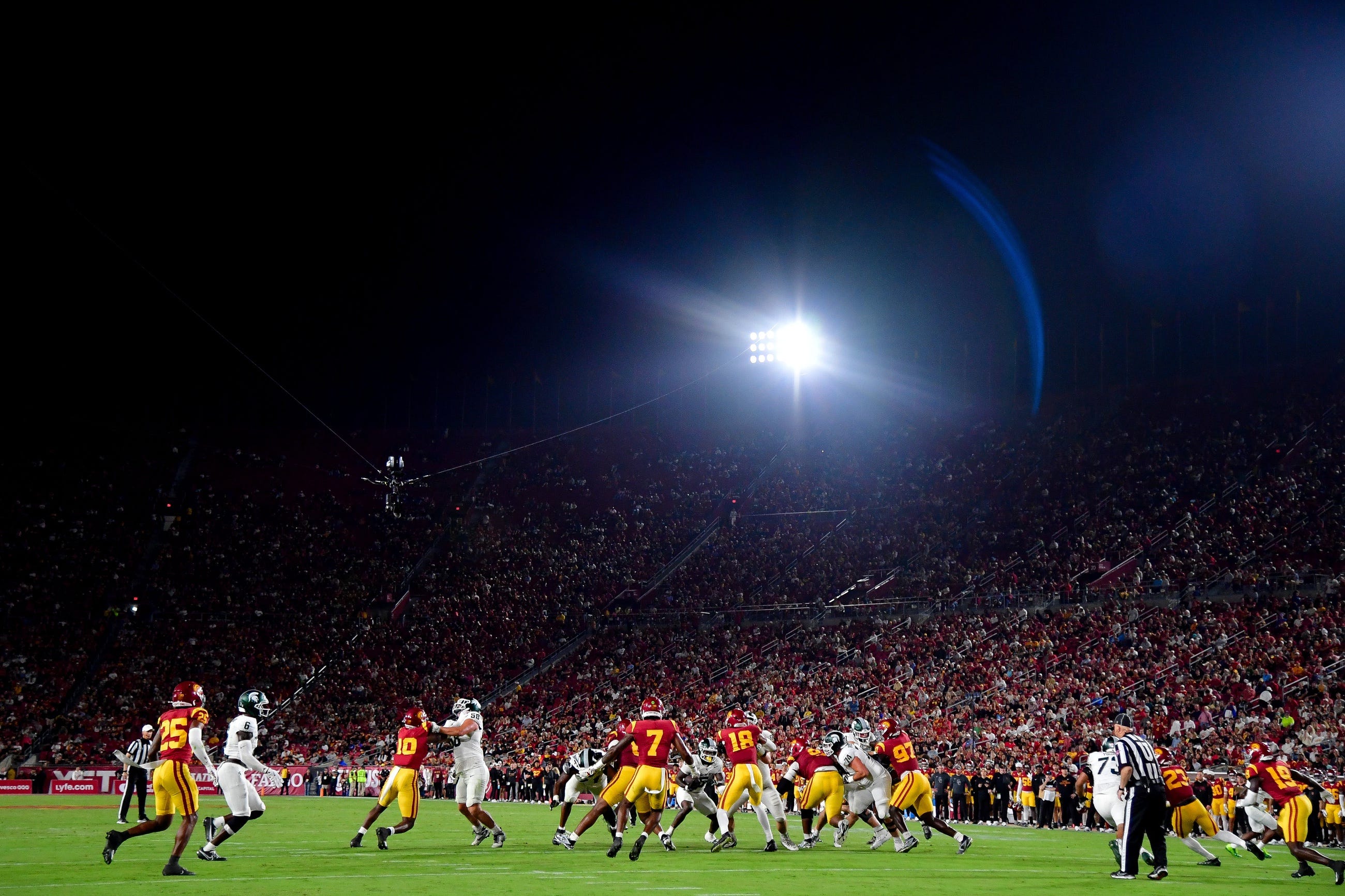Lincoln Riley thanks USC fans for Coliseum atmosphere vs Michigan State ...