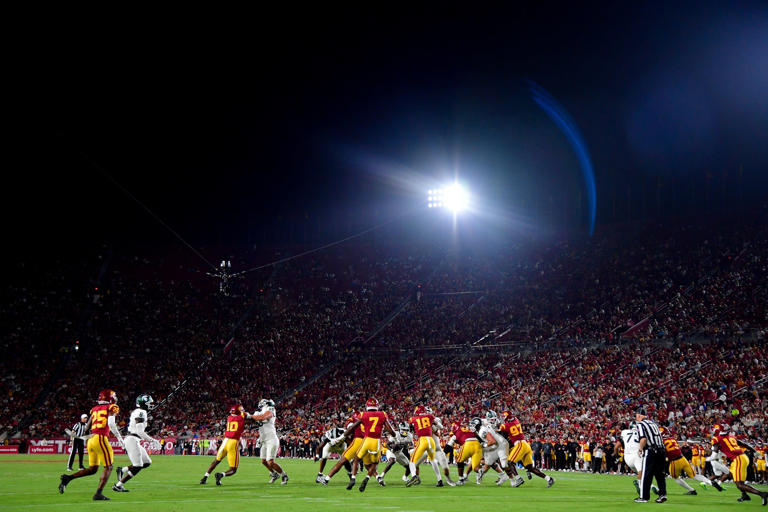 Lincoln Riley thanks USC fans for Coliseum atmosphere vs Michigan State ...