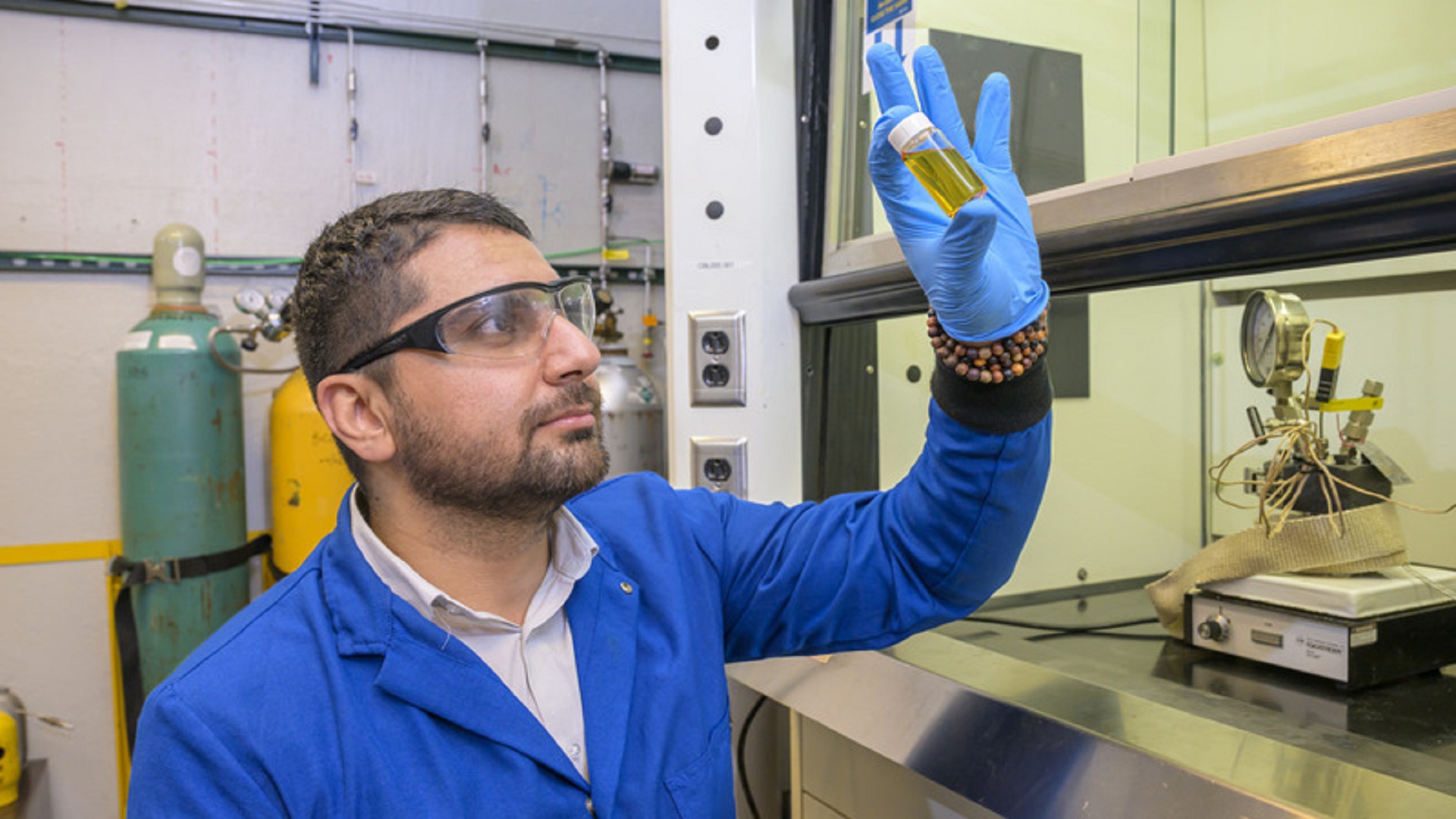 Innovative catalyst transforms plastic trash into fuel with fewer ...