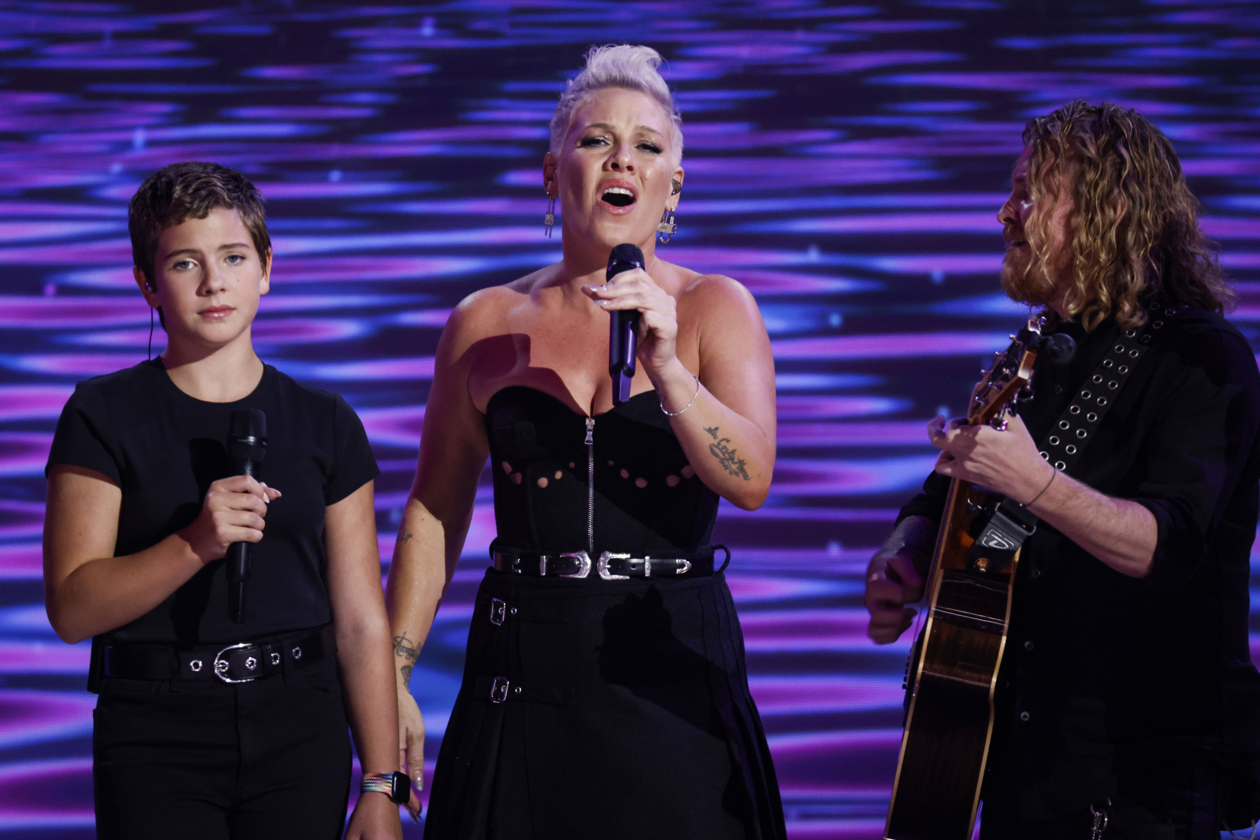 Pink’s Daughter Willow Brings Down the House in Radio City Performance ...