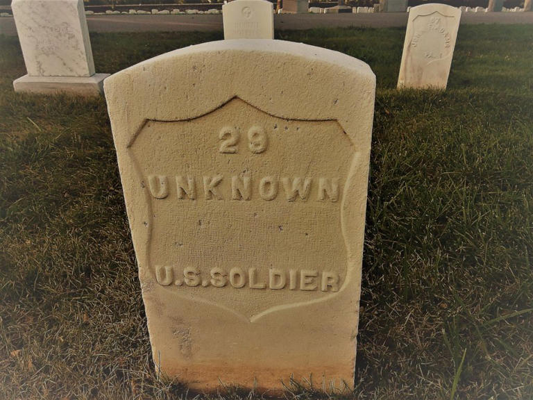 The 7 spookiest US hotels where you can spend a night 👻