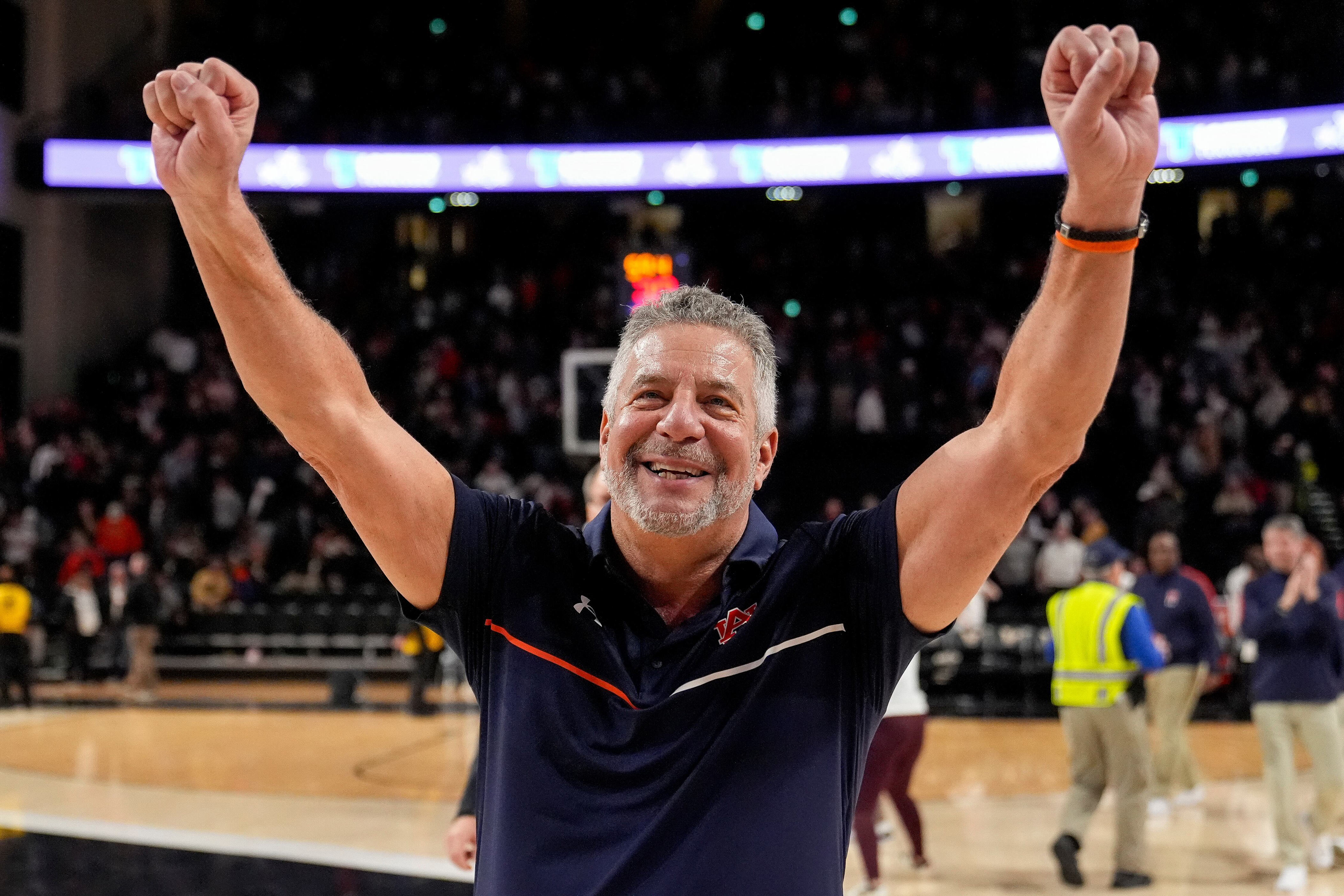 Former Usi Coach Bruce Pearl Stepping Down As Auburn S Head Coach