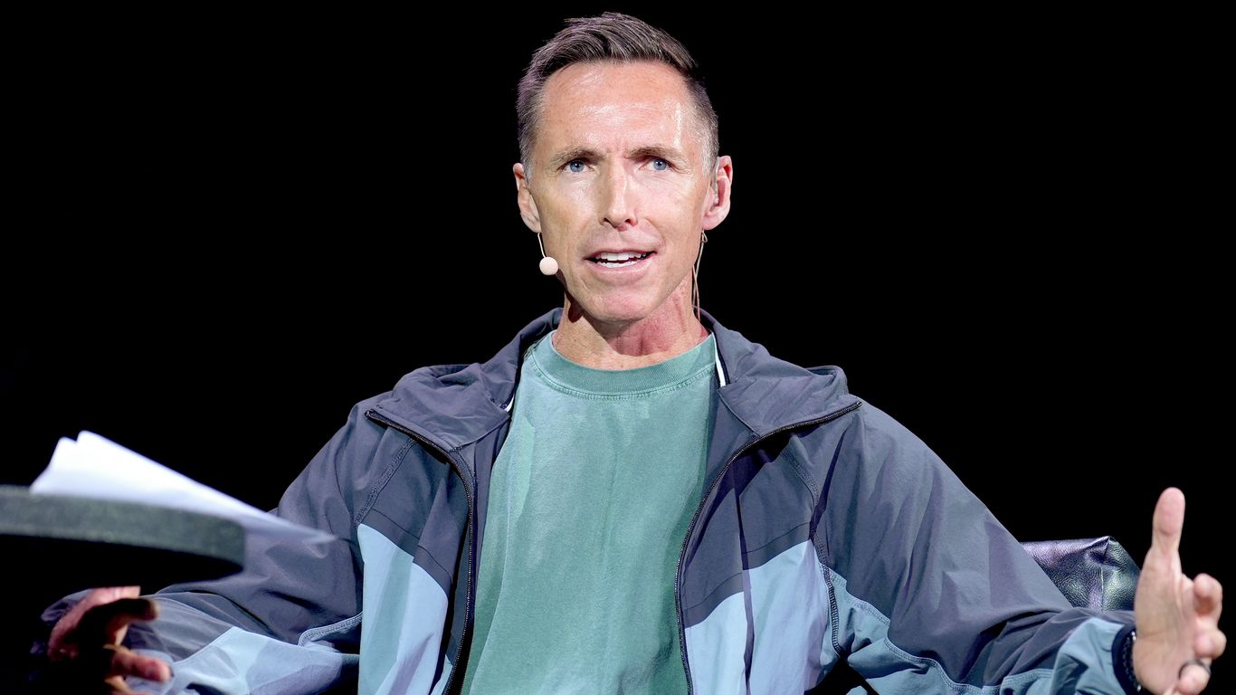 Steve Nash helps Suns again, now off the court