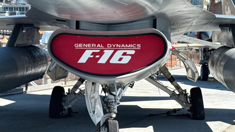 The US military has a plan to transform F-16 fighters into drone swarm ...