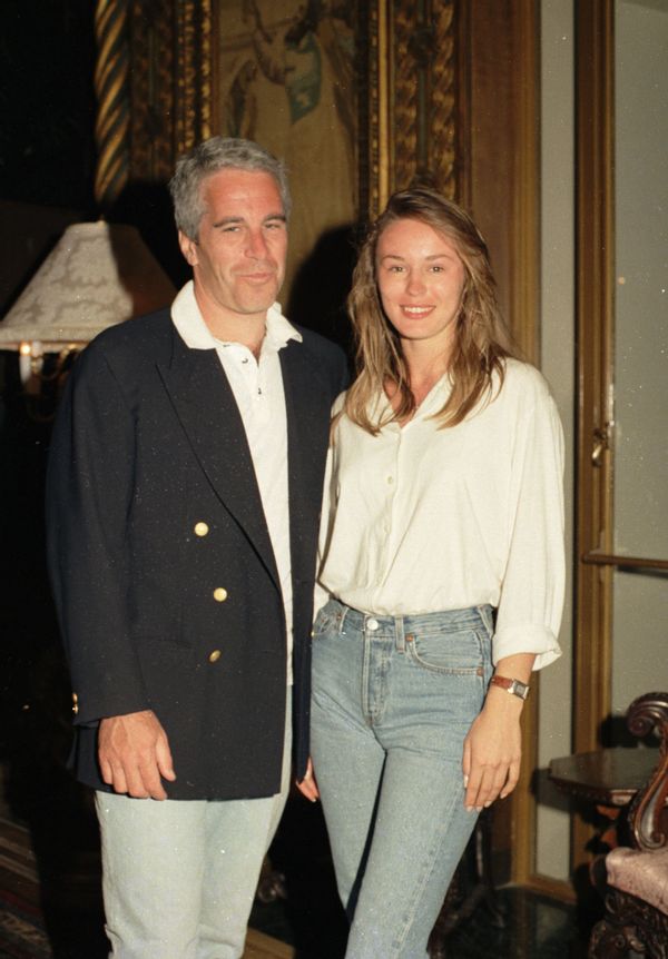 Here's how we know photo showing Epstein and OpenAI CEO Sam Altman is fake