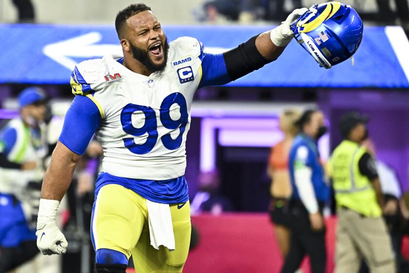 Aaron Donald is remembered mostly as a Rams legend. Now Pitt will ...