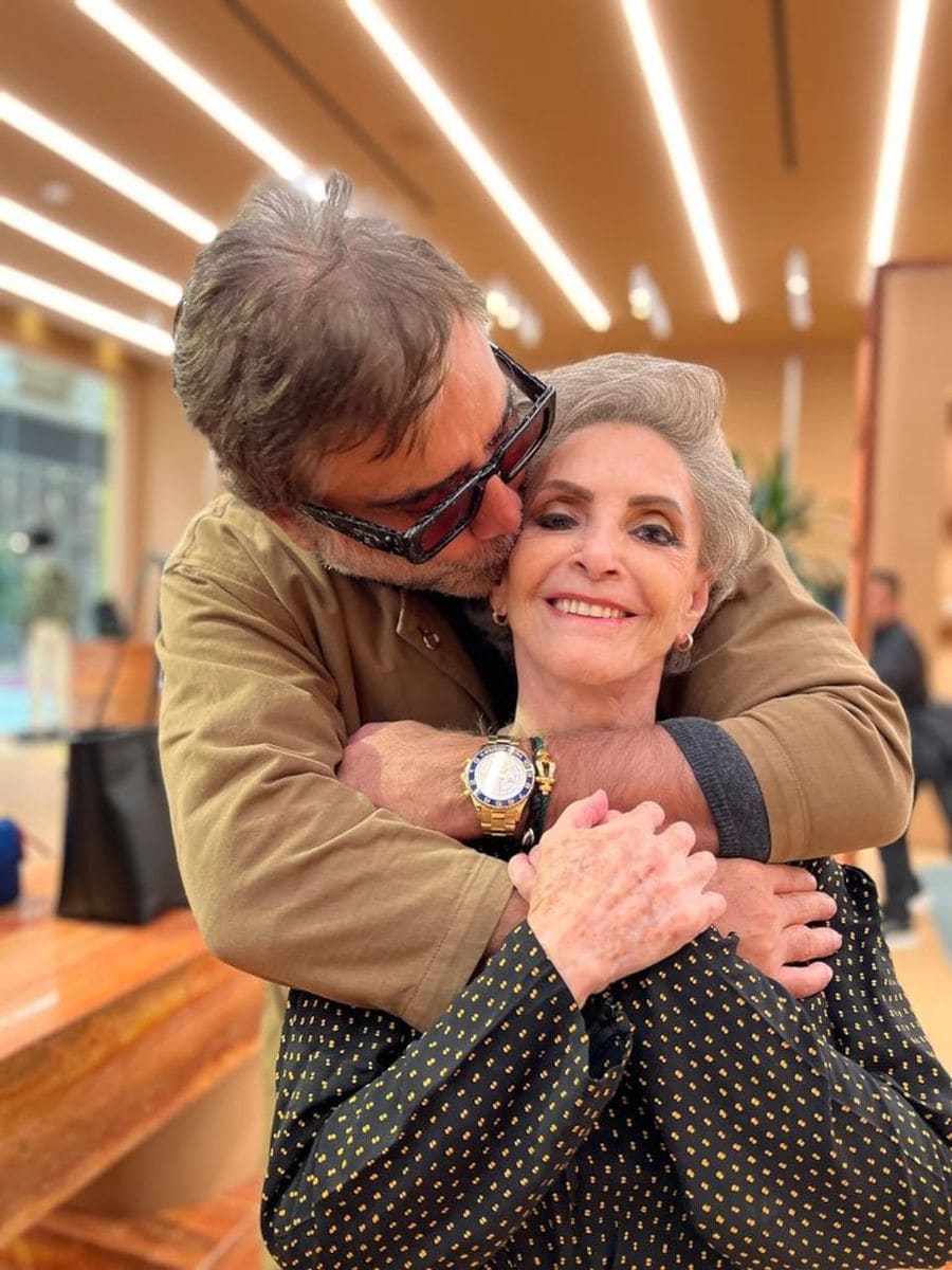 Doña Cuquita, widow of Vicente Fernández, sparks rumors of new love at ...