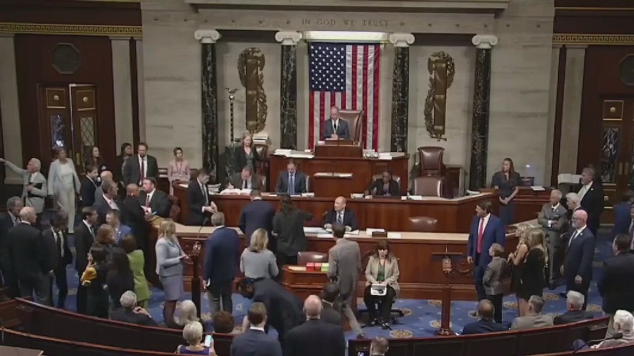 Congress goes on recess without funding bill