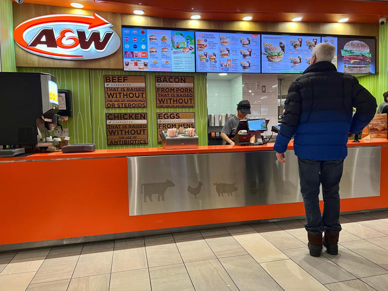 People Are Reminiscing Over The Defunct Restaurant Chains They ...