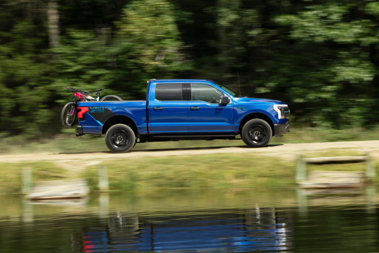 2026 Ford F-150 Lightning STX vs. 2026 Rivian R1T: 3 Major Differences