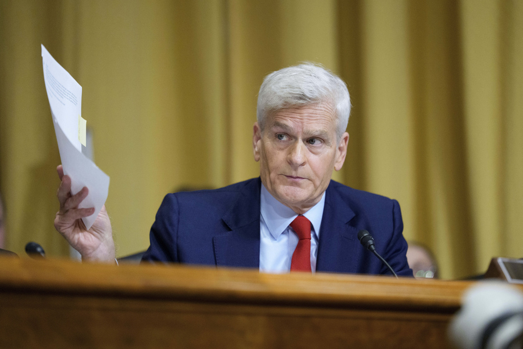 Key Senate Republican rips RFK Jr.’s slashed vaccine schedule: ‘Will ...