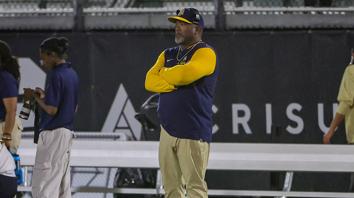 Shawn Gibbs kicked player off North Carolina A&T roster for Trei Oliver ...