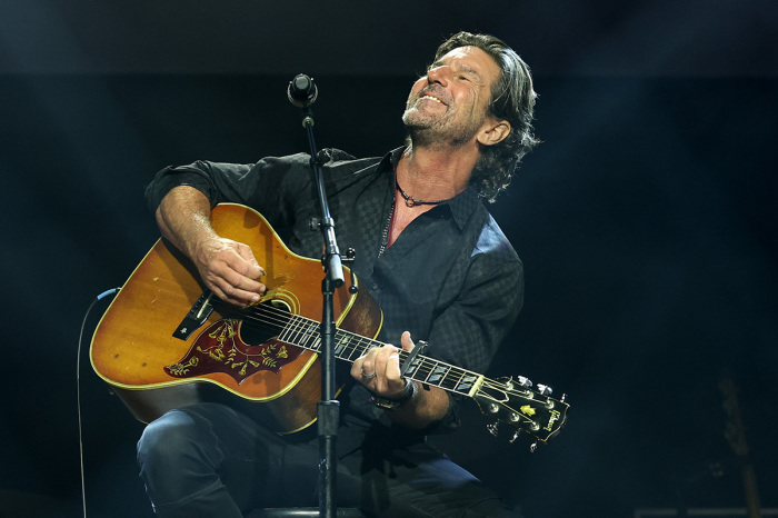 Christian songwriter known for ‘Jesus, Take the Wheel’ dies in plane crash