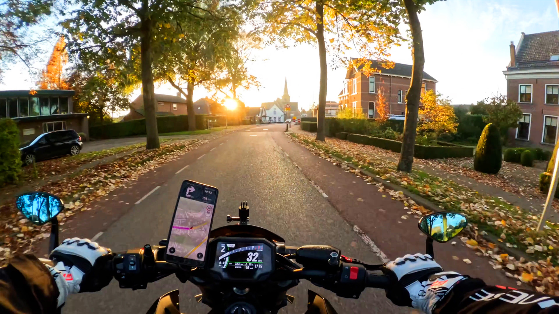POV motorrit Nederland – Kawasaki Z900 bij zonsondergang in de herfst
