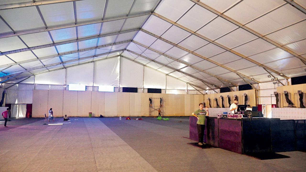 Navratri 2025: Rains can’t stop Garba in Mumbai