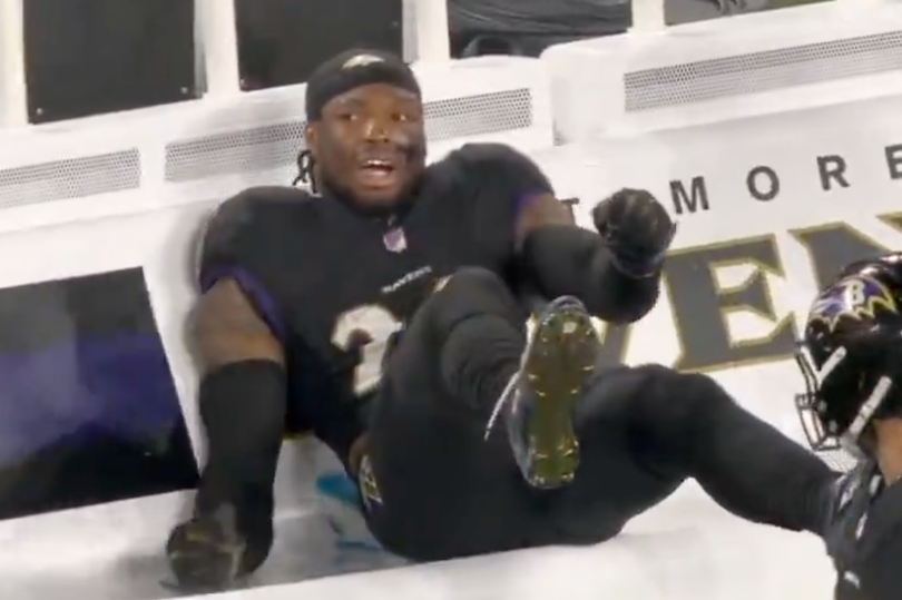 Derrick Henry frustration boils over with sideline stumble after ...