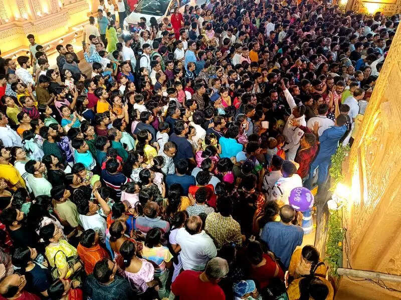 1st day, 1st show: Durga Puja pandal-hopping in Kolkata starts on Mahalaya