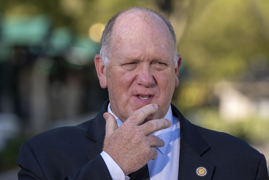 White House backs 'border czar' after reports he accepted cash during ...