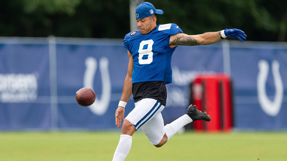 Iowa football catches stray after Colts finally punt