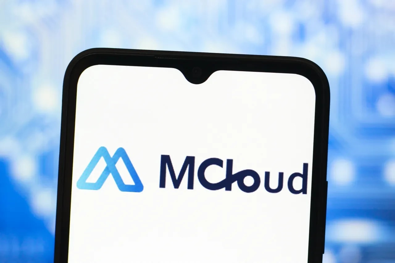 MicroCloud Hologram Stock Picks Up Momentum After Near Wipeout This Year: Retail Buzz Explodes