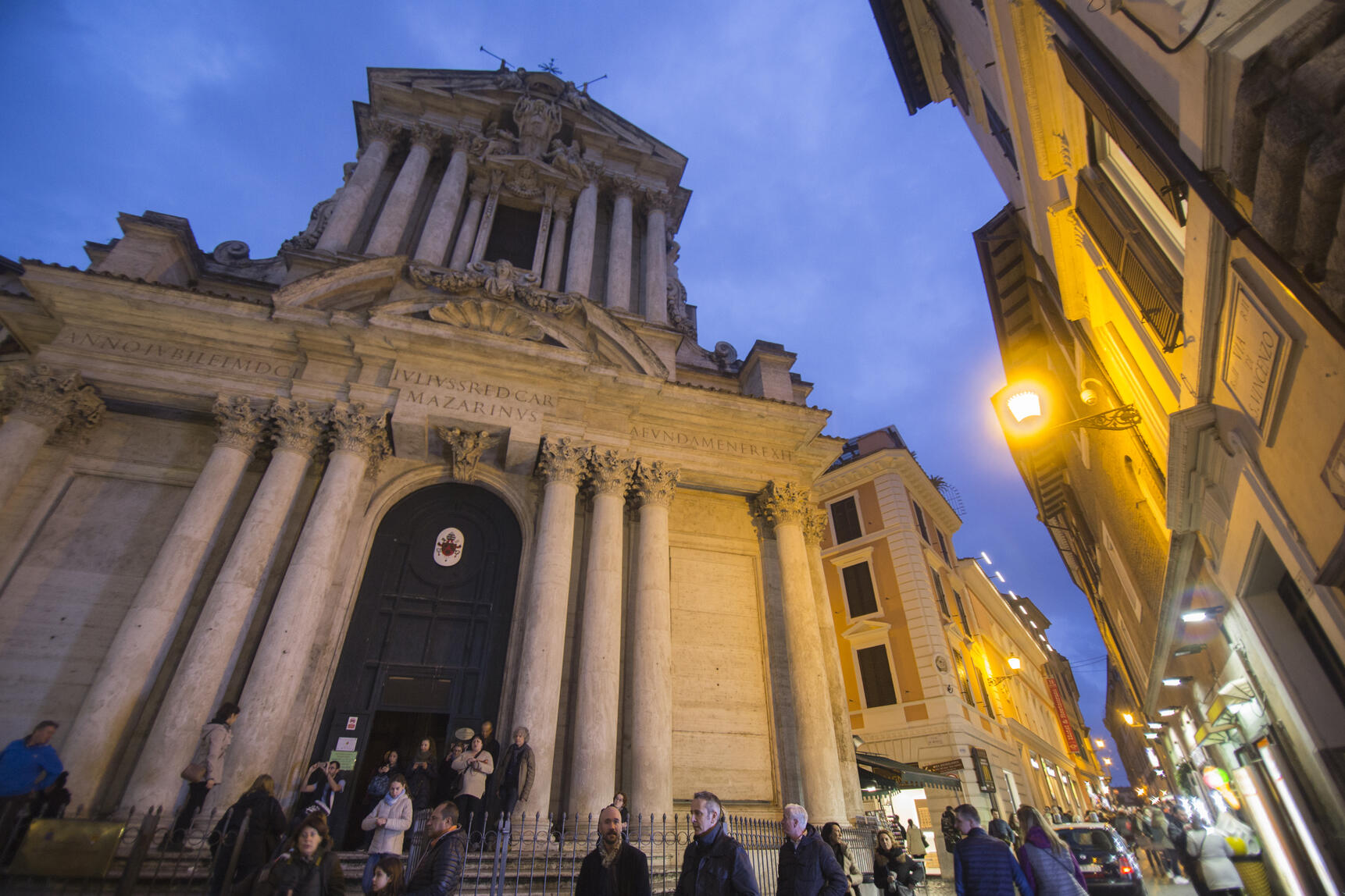 Una storia da brividi a due passi da Fontana di Trevi: la chiesa che conserva 22 cuori dei papi