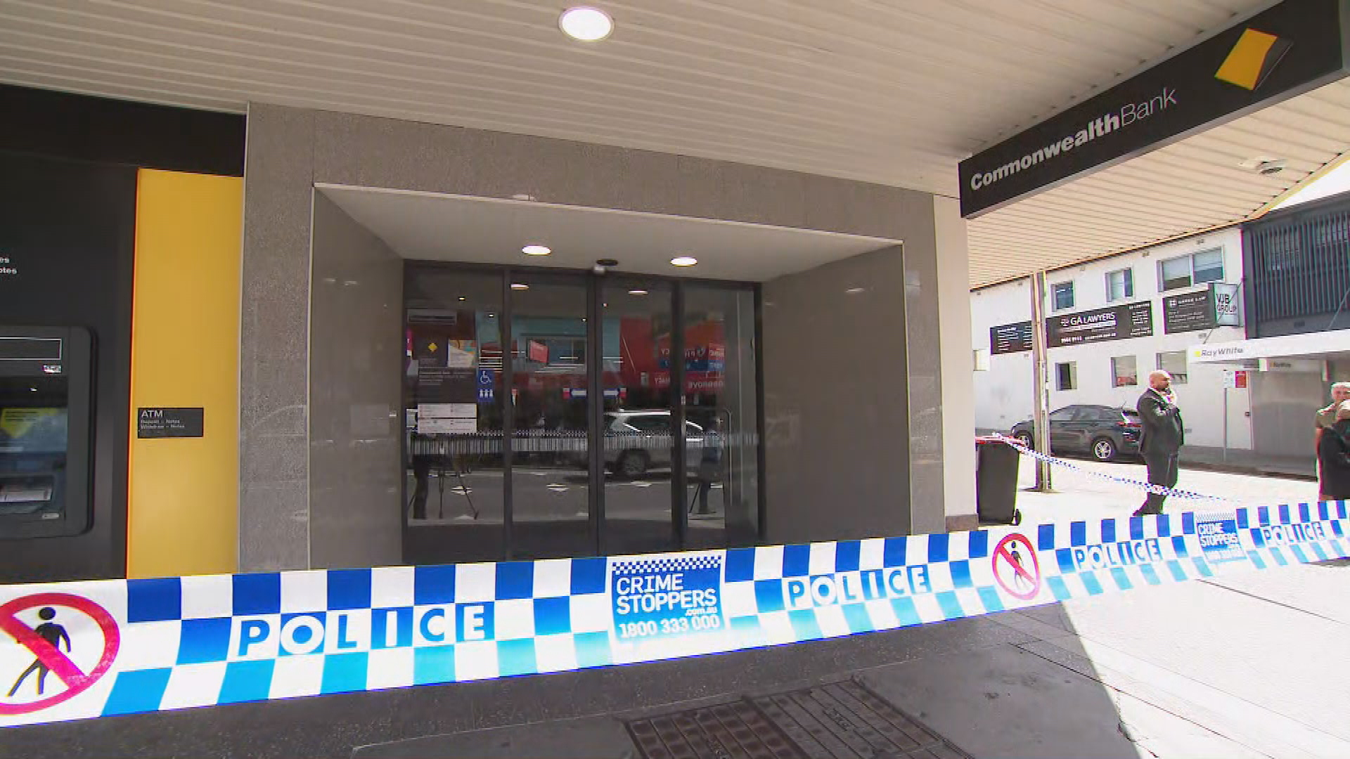 Woman arrested after allegedly trying to rob bank with stolen knife