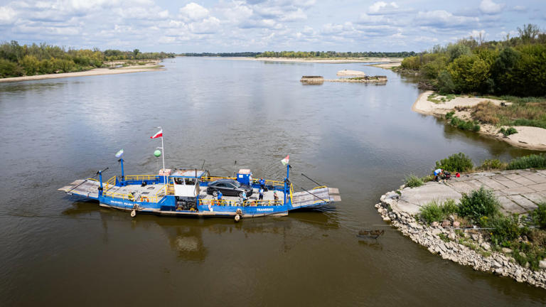 Po 11 latach znika popularny prom na Mazowszu. Ratował mieszkańców ...